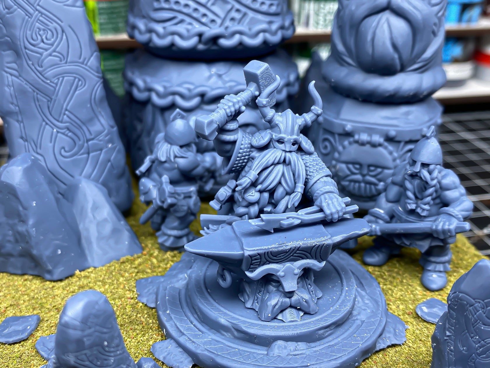 Ancient Dwarf Forge and Great Dwarf Runemaster - Highlands Miniatures ...