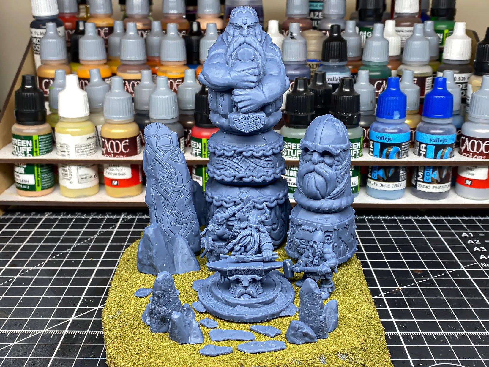 Ancient Dwarf Forge and Great Dwarf Runemaster - Highlands Miniatures ...